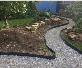 Zahradní plastový obrubník 60mm, 10m s kolíky Gardlov 24562