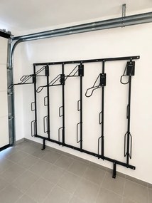 KACERLE KS-800 – nástěnný natáčecí stojan pro 3 až 6 kol Počet stání: pro 6 kol, Pro šířku pláště kola: do 6 cm (2,4") standardní horská kola, Varianta: s okem k uzamčení
