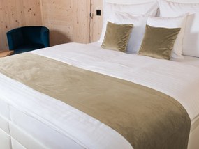 Biante Sametový přehoz/běhoun na postel Velvet Premium SVP-026 Kávově béžový 50x180 cm