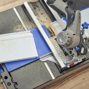 DREMEL CS12V-SC1 aku přenosná stolní kotoučová pila Blueprint 12 V 1x2Ah