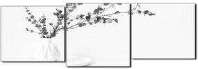 Obraz na plátně - Větev eukalyptu v bílé váze na bílém pozadí - panoráma 5272QD (120x40 cm)