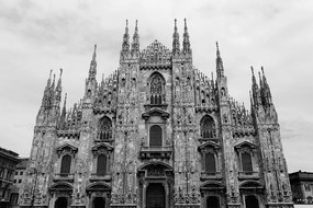 Tapeta katedrála v Miláně v černobílém - 225x150 cm