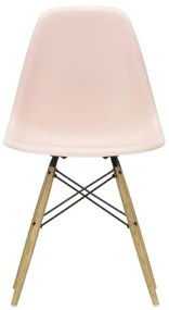 Eames Plastic Chair DSW medový jasan světle růžová černé na koberec Vitra