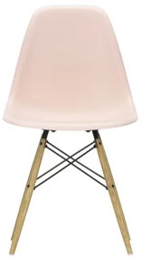 Eames Plastic Chair DSW medový jasan světle růžová bílé na koberec Vitra