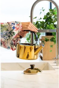 Varná konvice z nerezové oceli v leskle zlaté barvě 1,5 l Diamante – Vialli Design