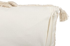Tkaný bavlněný polštář s geometrickým vzorem a střapci 45 x 45 cm světle béžový AVIUM Beliani