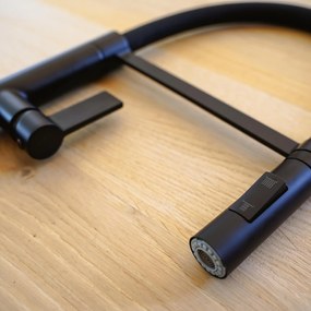 Gamma Mega, vysoká kuchyňská baterie s elastickým ramenem a sprškou, černá matná, GMA-BFL-BK