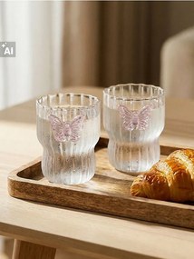 Sinsay - Rýhované sklenice s aplikací ve tvaru motýla, 2 ks - pastelová růžová