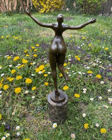 Modernistická bronzová socha Nahá žena MODERN ART