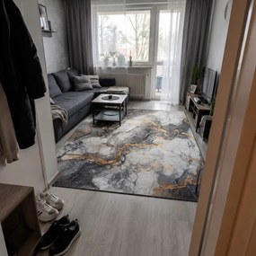 Protiskluzový koberec NOVO mramor černý / zlatý