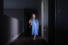 Orientační dětské noční LED světlo na baterie NIGHTLUX, šedé