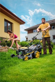 Benzínová sekačka na trávu Riwall PRO RPM 5135 4v1 s pojezdem