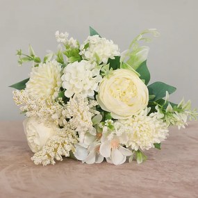 Umělá kytice ze čtyřech druhů květin Barva: Bílá