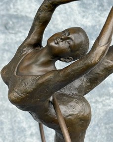 Bronzová socha - Gymnastky s obručí v pohybu