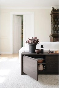 Komoda v dekoru dubu v tmavě přírodní barvě 180x50x40 cm Melstone – Rowico