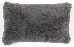 Šedý podlouhlý polštář z ovčí kůže - 50*30*15cm