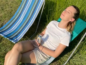 Sada 2 ks skládacích plážových lehátek SAND, zelené pruhy