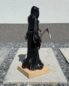 Bronzová socha Smrtka – figurka s kosou a váhami