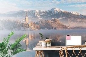 Samolepící fototapeta kostel u jezera Bled ve Slovinsku - 150x100 cm