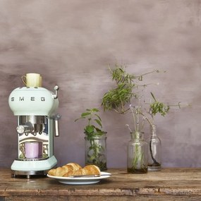 Pákový kávovar Smeg 50's style ECF01PGEU / 1350 W / pastelově zelená