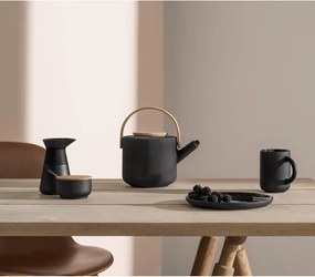 Černá kameninová konvička na mléko 400 ml Theo – Stelton