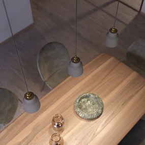 creative cables Závěsná lampa s textilním kabelem, keramickým stínidlem tvaru vázy s kovovými detaily Barva: Korálová strukturovaná-bílá