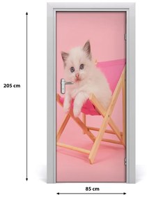 Samolepící fototapeta na dveře Kočka na lehátku 85x205 cm