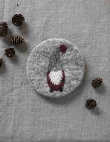 Vánoční podložka pod horké Santa Light grey 10 cm Storefactory Scandinavia