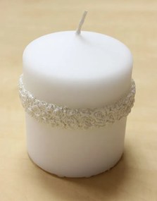 Bílá svatební svíčka s dekorem růží