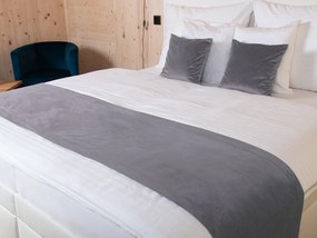 Biante Sametový přehoz/běhoun na postel Velvet Premium SVP-013 Šedý 50x140 cm