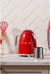 Červená rychlovarná konvice SMEG