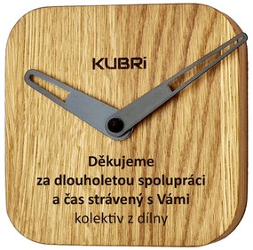 KUBRi 0039 - malé nástěnné dubové hodiny s textem nebo logem dle Vašeho zadání