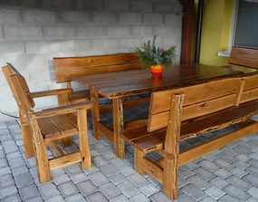KULHÁNEK Zahradní dubová sestava - stůl, 2x lavice s opěradlem, 2x křeslo (rustikální provedení) Délka: 150 cm, Odstín nátěru: olej - modřín