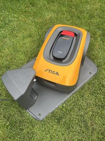 Stiga A1000 autonomní robotická sekačka - PŘEDVÁDĚCÍ