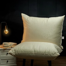 Tříkomorový péřový polštář Royal Silk: Champagne 70x90cm Vysoký