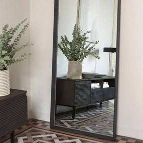 OnaDnes -20% Tmavě šedé dřevěné nástěnné zrcadlo Kave Home Nerina 80 x 180 cm