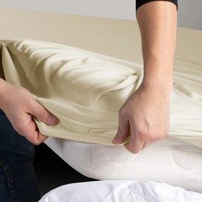 Bavlněné jersey prostěradlo s gumou DecoKing Amber béžové