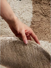 Světle hnědý pratelný/ručně tkaný bavlněný dětský koberec 93x120 cm Snuggle Bea – Hanse Home