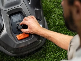 Robotická sekačka Husqvarna Automower 320 NERA do 3 300 m²