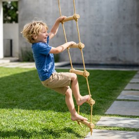 AIYAPLAY Ninja Line dětský lanový žebřík s 5 příčkami a slackline 1,8 m — přírodní dřevo, včetně 2 karabin a 2 popruhů na strom (3–8 let)