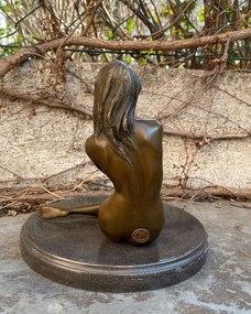 Erotická bronzová socha - Polonahá sexy žena  2