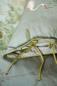 Pip Studio Darjeeling Day polštář 35 x 60 cm - zelený (Dekorační luxusní polštář s motivem labutí)