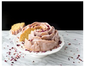 Forma na bábovku v měděné barvě Nordic Ware Rose, 2,4 l