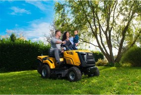 Riwall PRO RLT 92 HRD travní traktor 92 cm se zadním výhozem a hydrostatickou převodovkou
