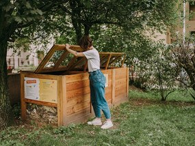 Kokoza Uzavíratelný dřevěný tříkomorový kompostér Materiál: Modřín, Montáž + doprava po Praze: Ano