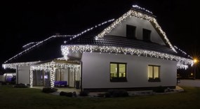 Venkovní LED vánoční závěs Délka světelné části + délka přívodního kabelu a počet LED: 10m+5m, 500 LED, 8 programů, s dálkovým ovládačem, s časovačem…
