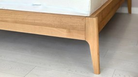 Designová postel Postelia ADRIA Buk jádrový 180x200cm - dřevěná postel z masivu o šíři 4 cm