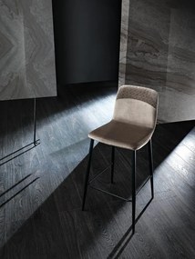 Max Home Moderní nižší barová židle Carlotta vzorník tkaniny: Bronx světle šedá, nohy: kovové kónické perlové béžové RAL 1035