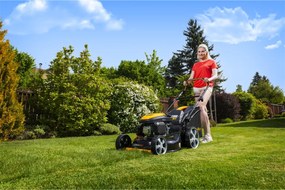 Benzínová sekačka na trávu Riwall PRO RPM 5155 PRO 4v1 s pojezdem