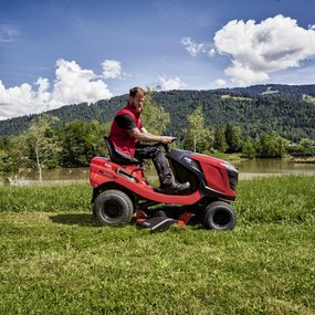 Benzínový zahradní traktor Solo by AL-KO T18-111.4 HDS-A V2 Comfort (bez koše, boční výho trávy) - SLEVA !